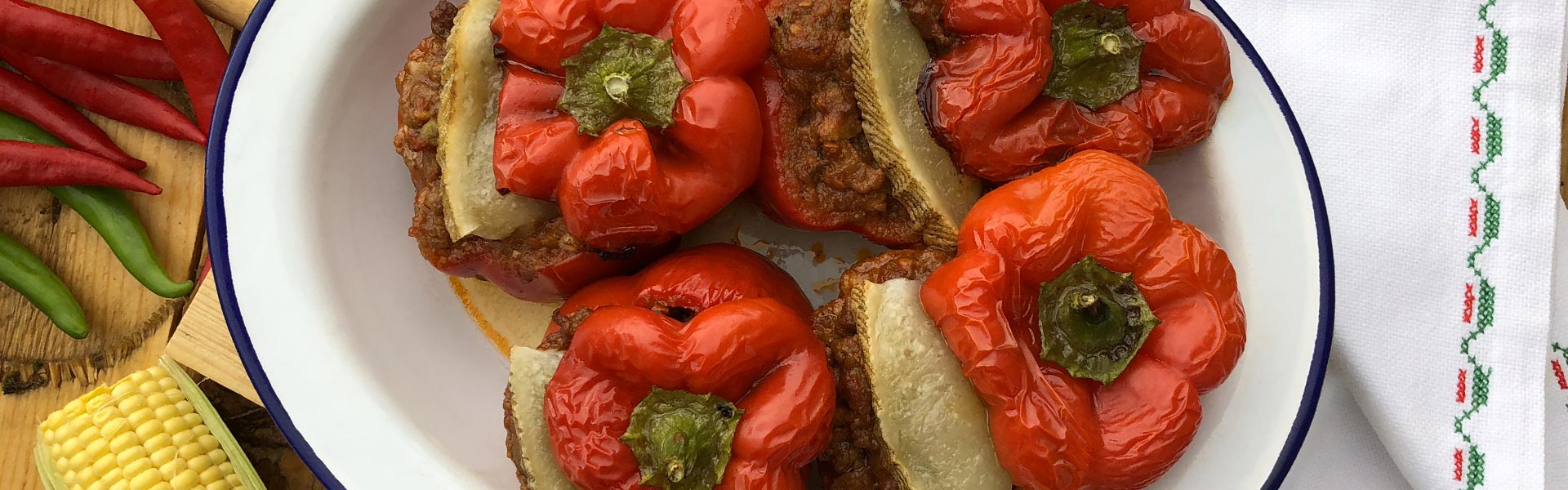 Pimientos rellenos de chile picante con queso manchego | Las Terceras